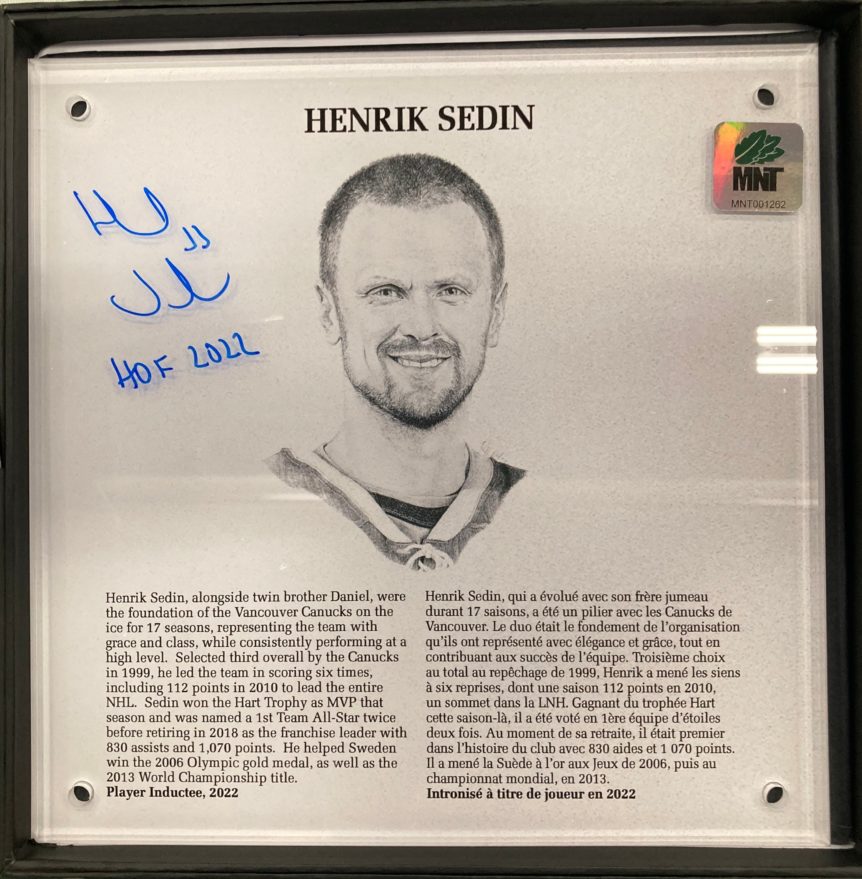 Henrik Sedin HOF Plaque Signature | MNT Grading